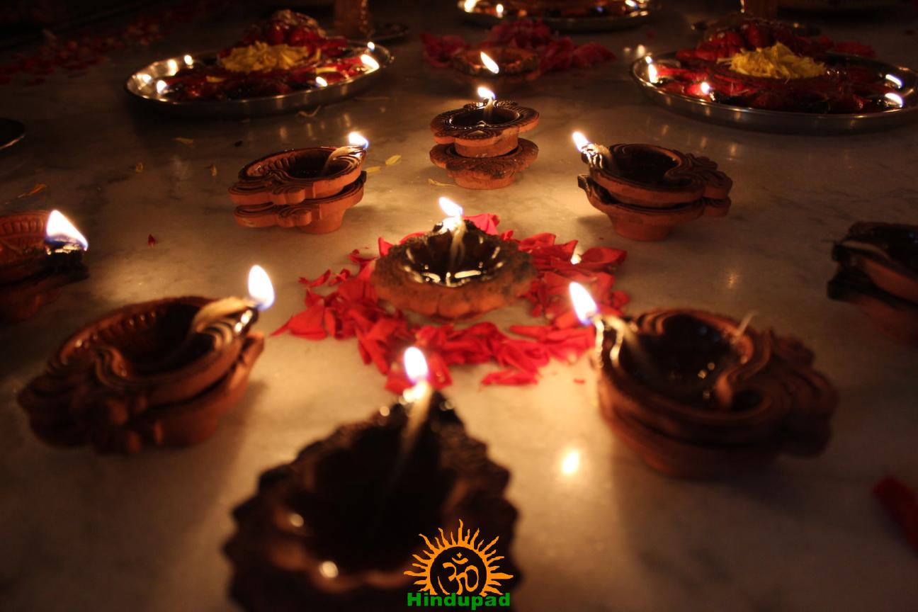 Diwali Diyas | Diwali Home Decoration with Earthen Lamps | HinduPad