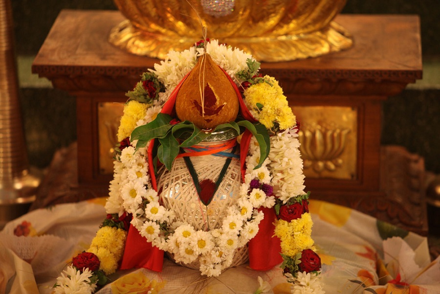 Ghatasthapana Mantras | Mantras to chant during Navratri Kalasha ...