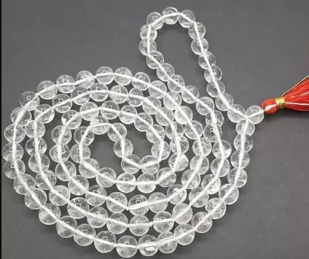 Sphatik Mala | Benefits of wearing Sphatik Mala, who can wear it | HinduPad